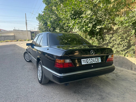 Мерседес w 124 yaxshi saqlangan