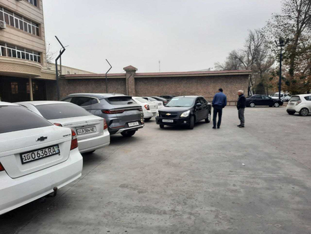 Передаётся на аренду комната с мебелью в бизнес центре