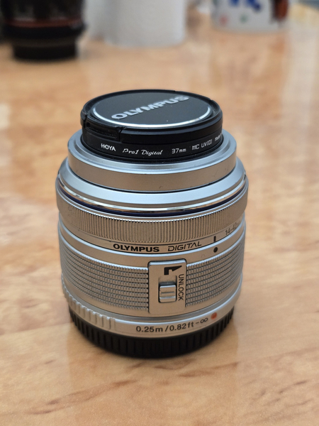 Olympus micro 4/3, 14-42/ 3,5- 5,6