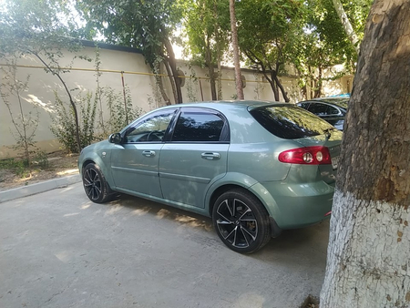 Lasetti 2005 kareya 330000 yurgan 2 ta detalda kraska bor 6900 varyat