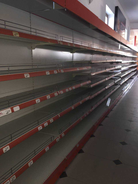 Продается торговые стеллажи и холодильник