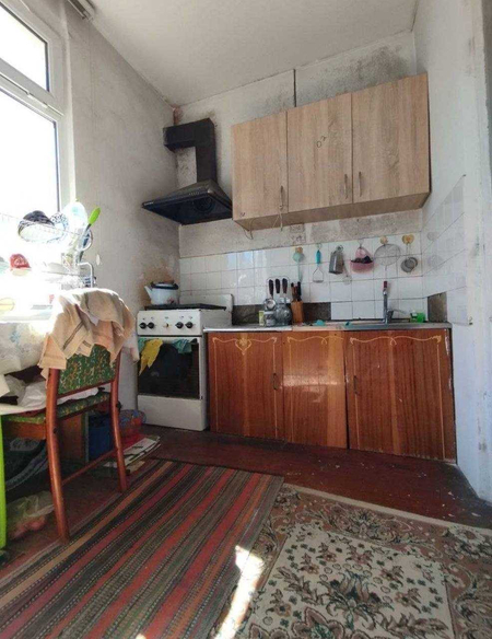 Юнусабад 10 квартол 2*3/3/5 срочни сотилади