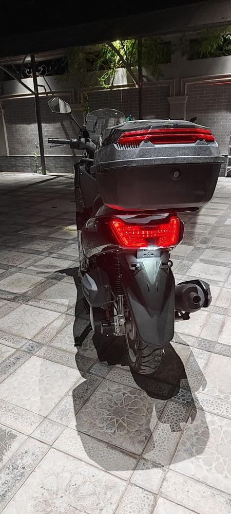 Yamaha M max sotiladi xolati yengi