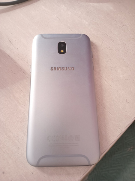 Samsung j5(не раьочий) на запчасти