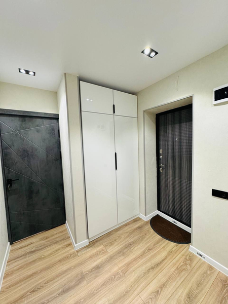 Новомосковская 2в3/3/4 кирпич 77 серия общ пл60м² балк 2*6м²