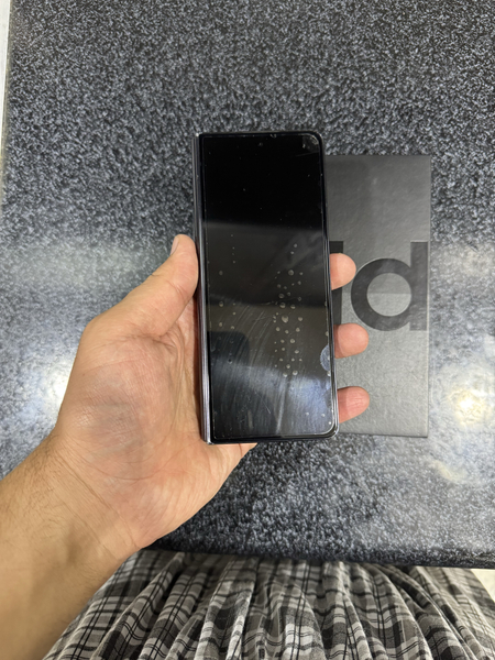 samsung Zfold 4 pamit 12.512 g holati yahwi karopka dak bor