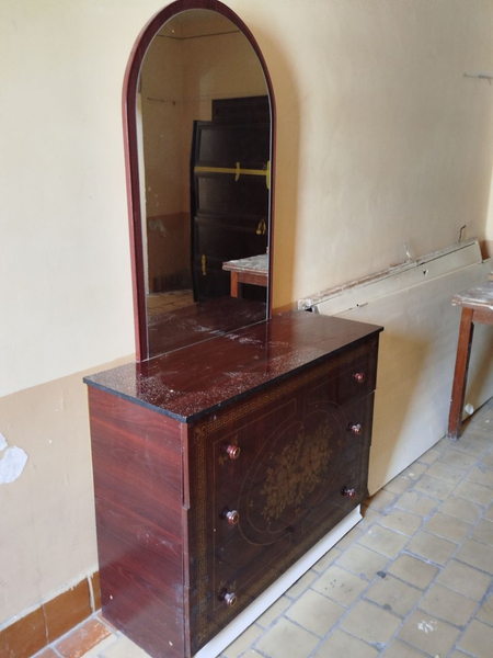 Mebel sotiladi yaxwi xolata ..