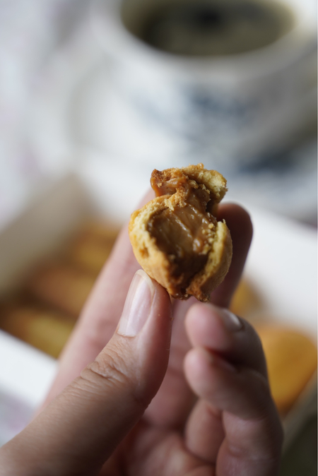 Орешки и трубочки со сгущенкой.