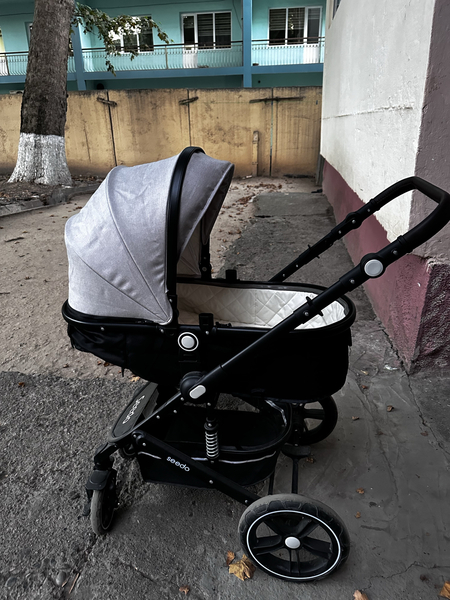 Pochti yangi kolyaska arzonga sotladi