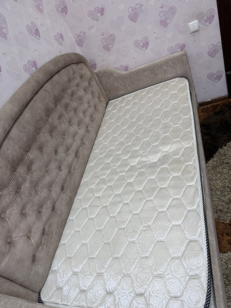 кровати с мягким изголовьем