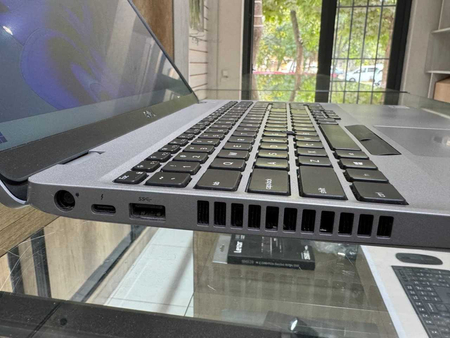 DELL Precision Intel Core i7-10610U озу8гб 256ssd Nvidio Quadro P520