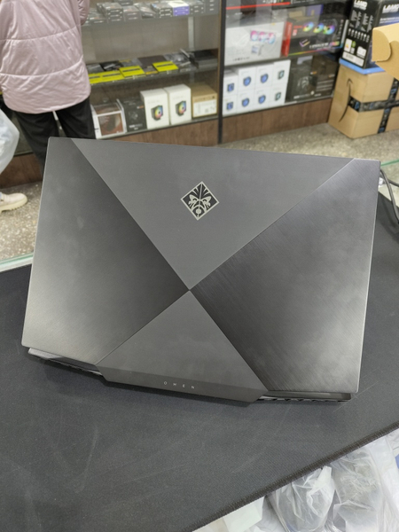 HP Omen 15 (i7-10750H/16/512/RTX2060)