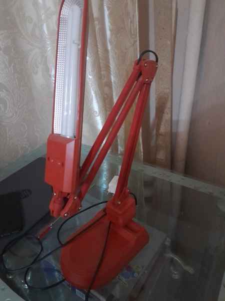 Led lampa stolga yoqib salonga kere bo'ladij