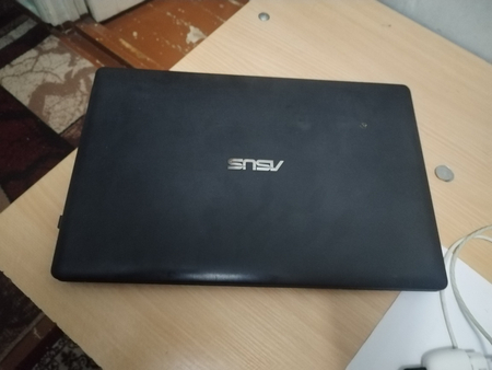Asus noutbook sotiladi xolati ideal juda zor ishledi qotmidi