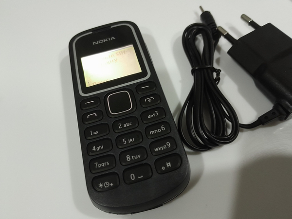 Assalom alekum telefon sotiladi original hamma joyi ishlidi Nokia 1280
