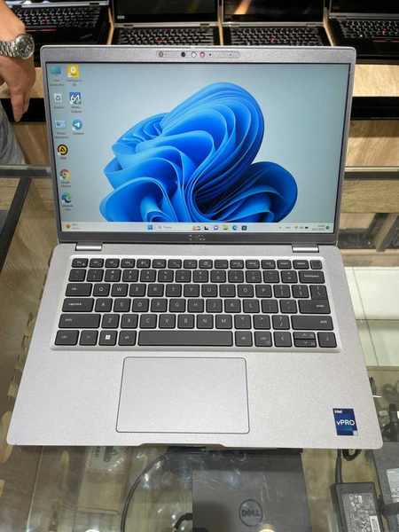 DELL Precision 3470 Intel Core i7-1270P озу16гб 256ssd
