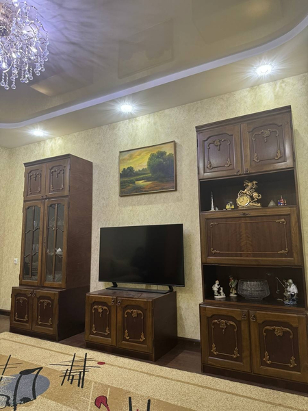 Стенка румынская, шпонированная.
