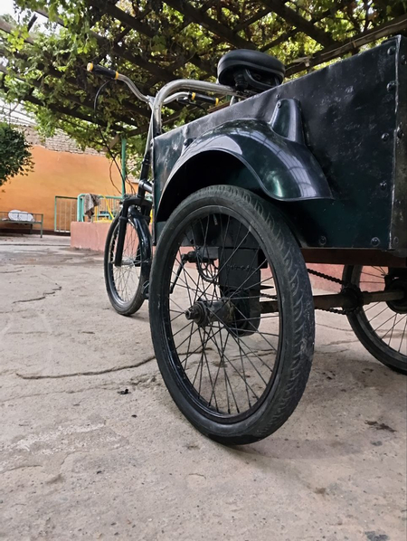 Kama uch oyoqli velosiped. Yuk koʻtarish xajmi 80 kg
