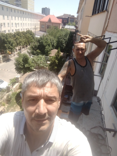 Установка козырьков и бельевых роликов
