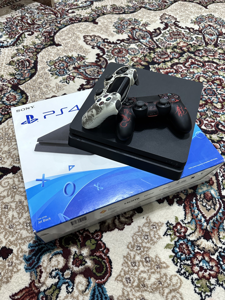 PlayStation 4 slim 1Tb