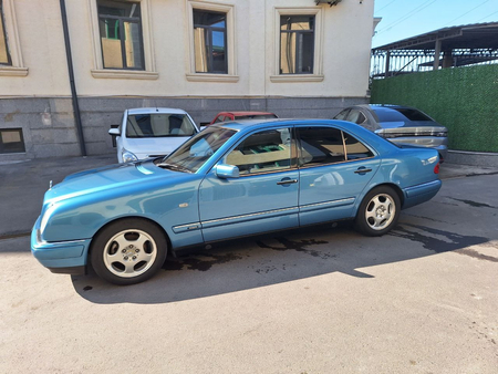 Mercedes-Benz w210