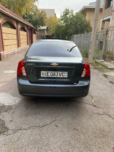 Продам свою Lacetti 2023 пробег 15 000 км. чистая