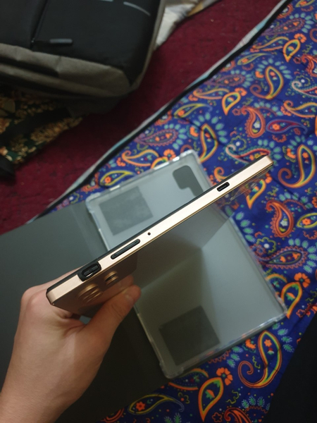 Planshet G2000 Opirativ xotira 16GB o'zi 512GB. Yangi 2 hafta bo'lgan.
