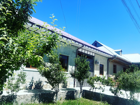 Navoiy shahar Umid qo'rg'onida pishgan g'ishtdan hovli sotiladi