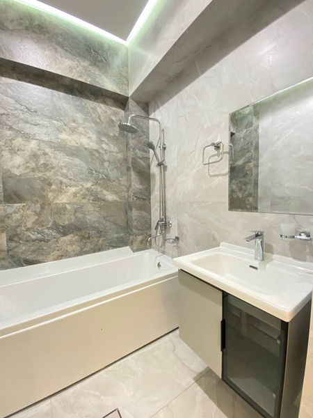 Kottej Ibn-Sino 4-xona evro luxe Ipakchilik maxalla 2-3 etaj duplex. I