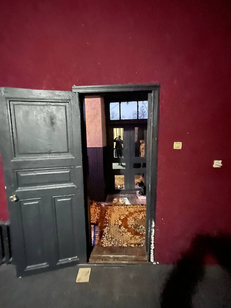 Ховли зудли билан сотилади