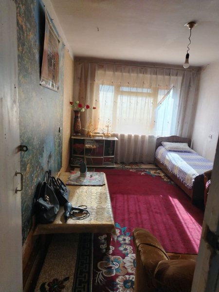 Sagdiana med kollejga yaqin joyda 2 xonalik dom sotiladi srochny