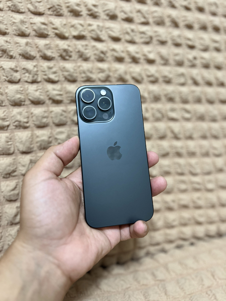 Iphone 15 pro max 1 Terabayt.  8 TA SIKIL. Simkartali