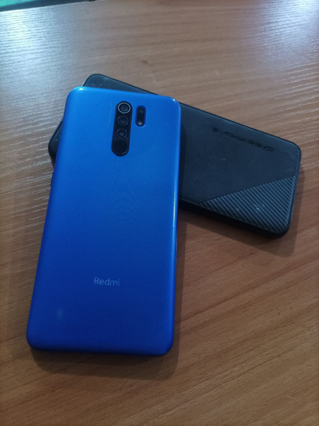 Redmi 9 4/64 GB sotiladi