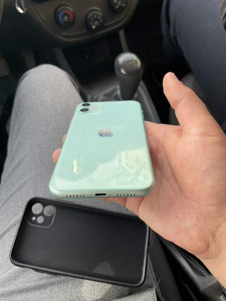 Iphone 11. Sotiladi