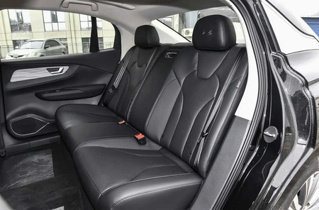HongQi E-QM5 500 km ligi - 17000$