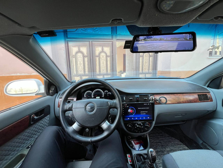 Lacetti 1.8 sotiladi