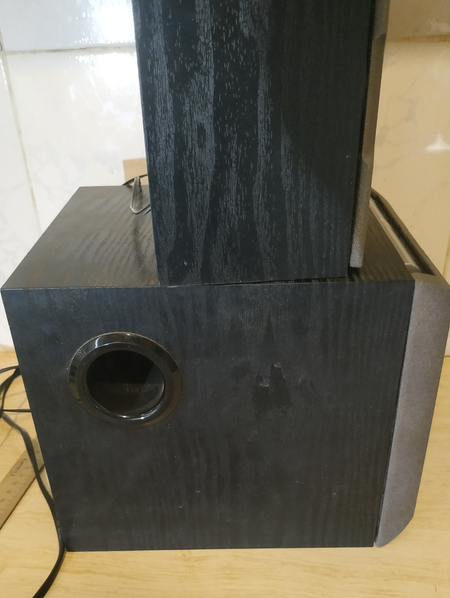 Компьютерные колонки 2.1 Edifier X400 .