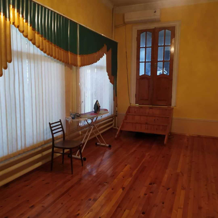 Продаю 10 комнатный дом в Кахрамоне 5 соток земли.