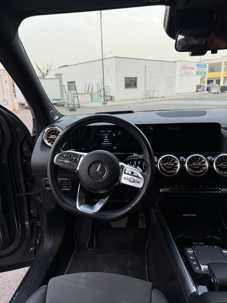 Mercedes Benz EQA 300 4matic
