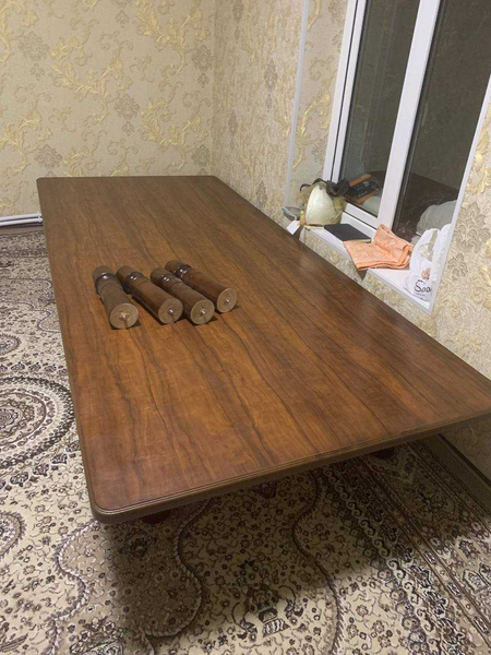 Стол для гостиной
