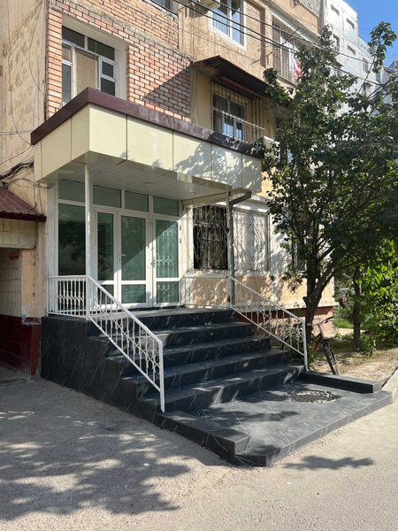 Аренда на Сергели-5, метро 3-бекат под аптеку магазин или салон