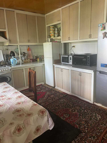 Mirobod 7 sotix xovli sotiladi SROCHNO
Umumiy xonalar 10ta Fasad 24/30