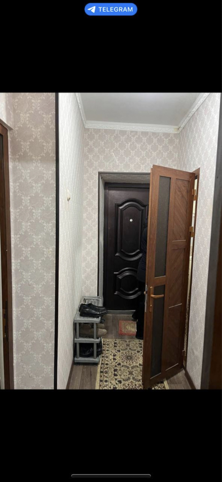 6mkrda joylashgan 1xona 2xona qilingan uy sotiladi