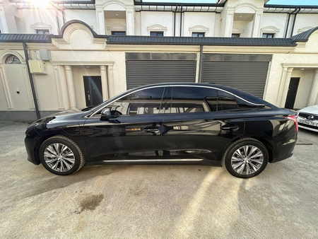 Hongqi E-Qm5 Ynegi