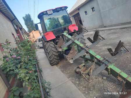 Traktor sotiladi