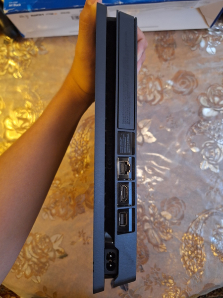 Sony Playstation 4 Slim