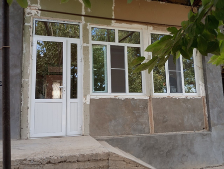 Uy sotladi nazrbek 4sotik quru yeri narxda bervorladi srochniy