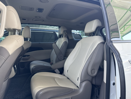 Kia Carnival Full pozitsa Pristij 9 odamlik