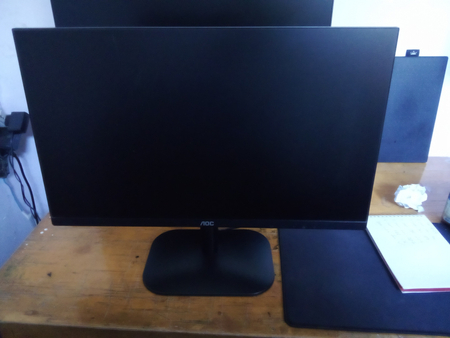Monitor sotiladi. Продам монитор
