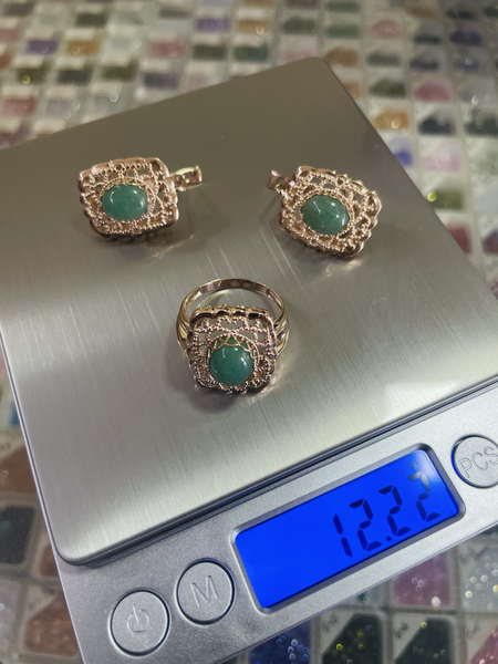 tilla komplekt sotiladi 585 proba.
